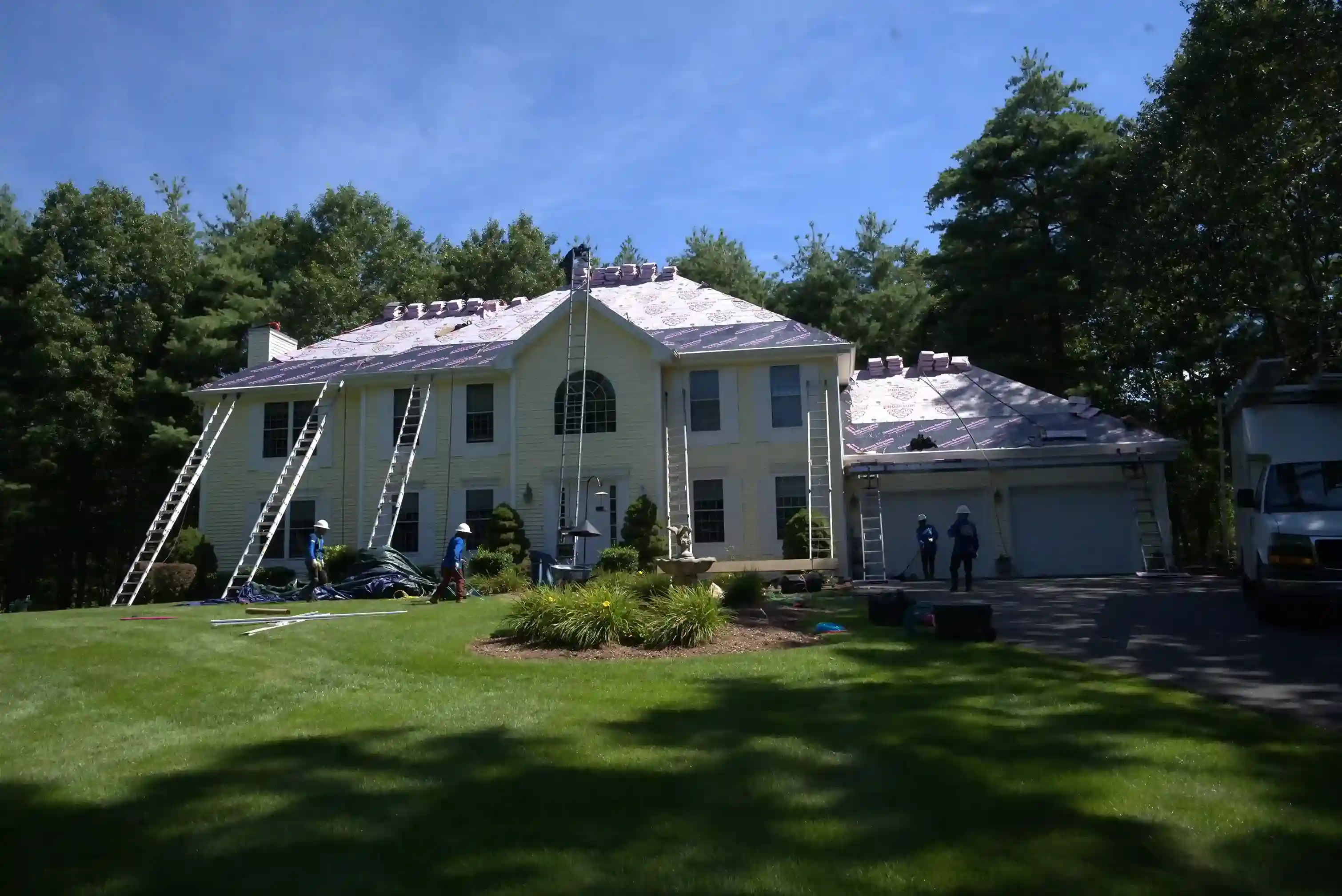 Manny's Roofing LLC