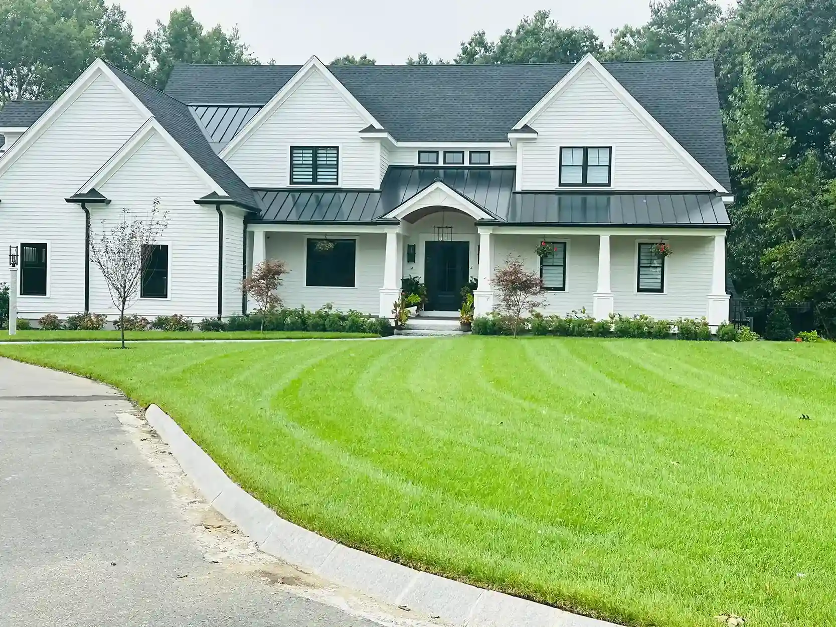 Manny's Roofing LLC