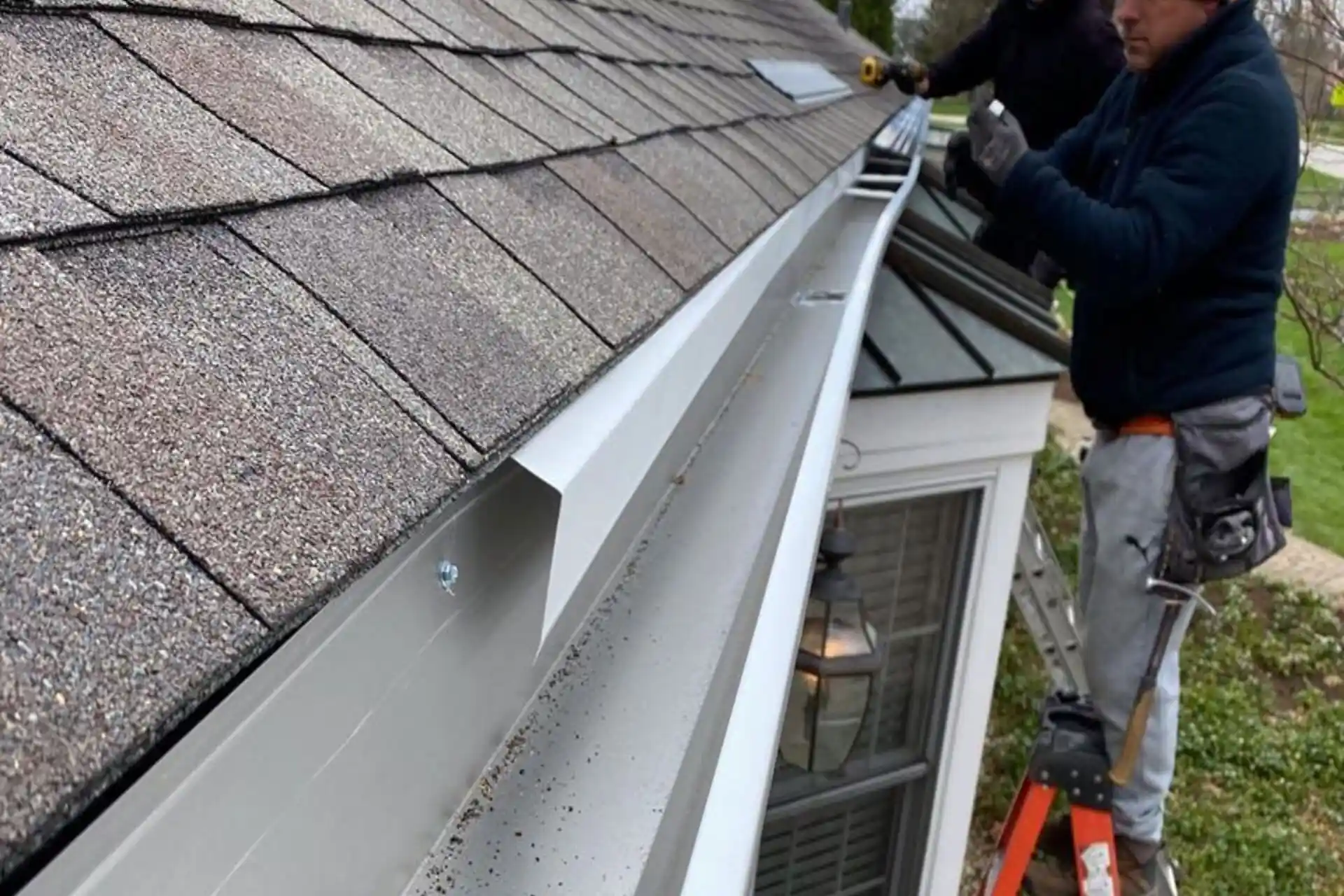 Manny's Roofing LLC
