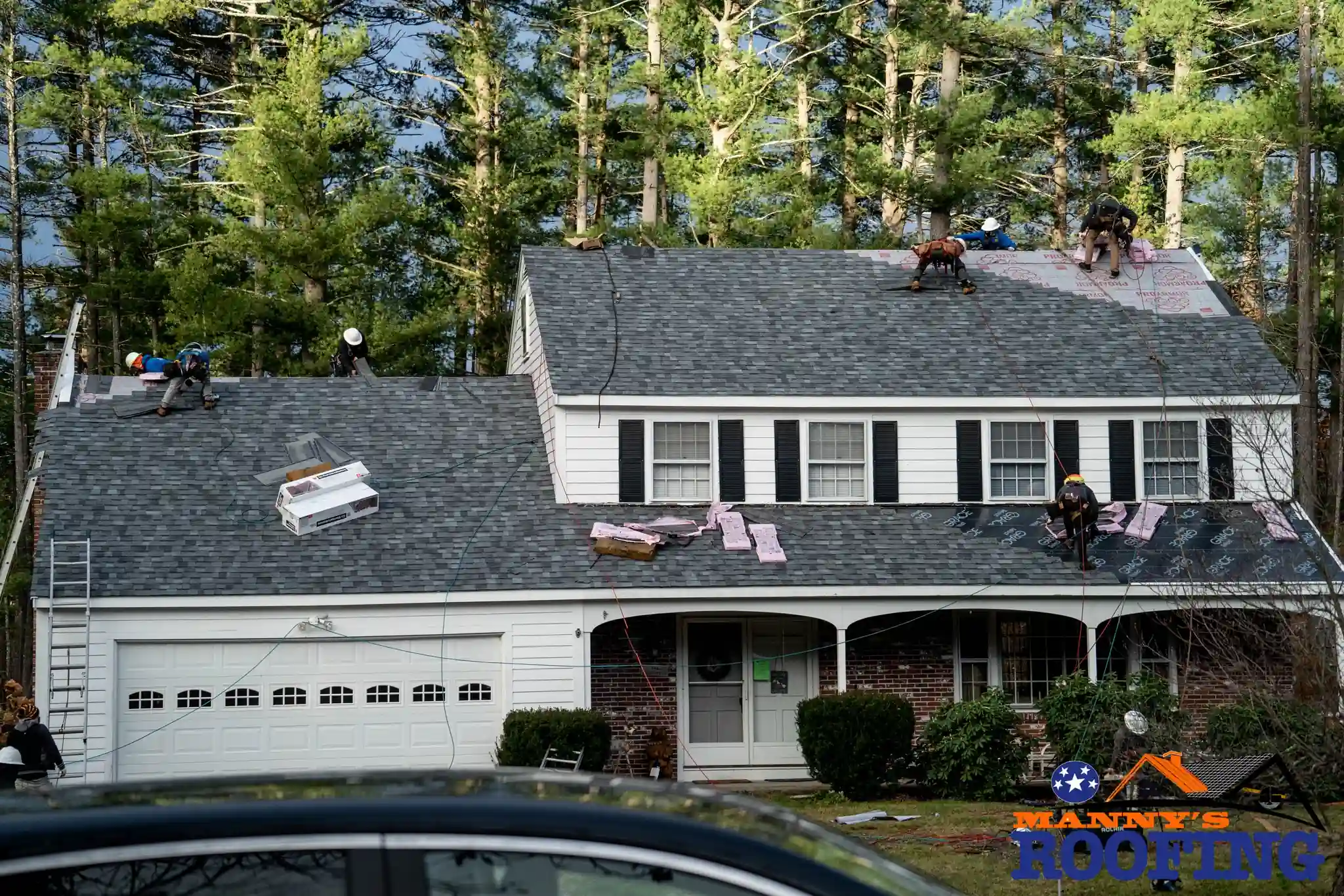 Manny's Roofing LLC