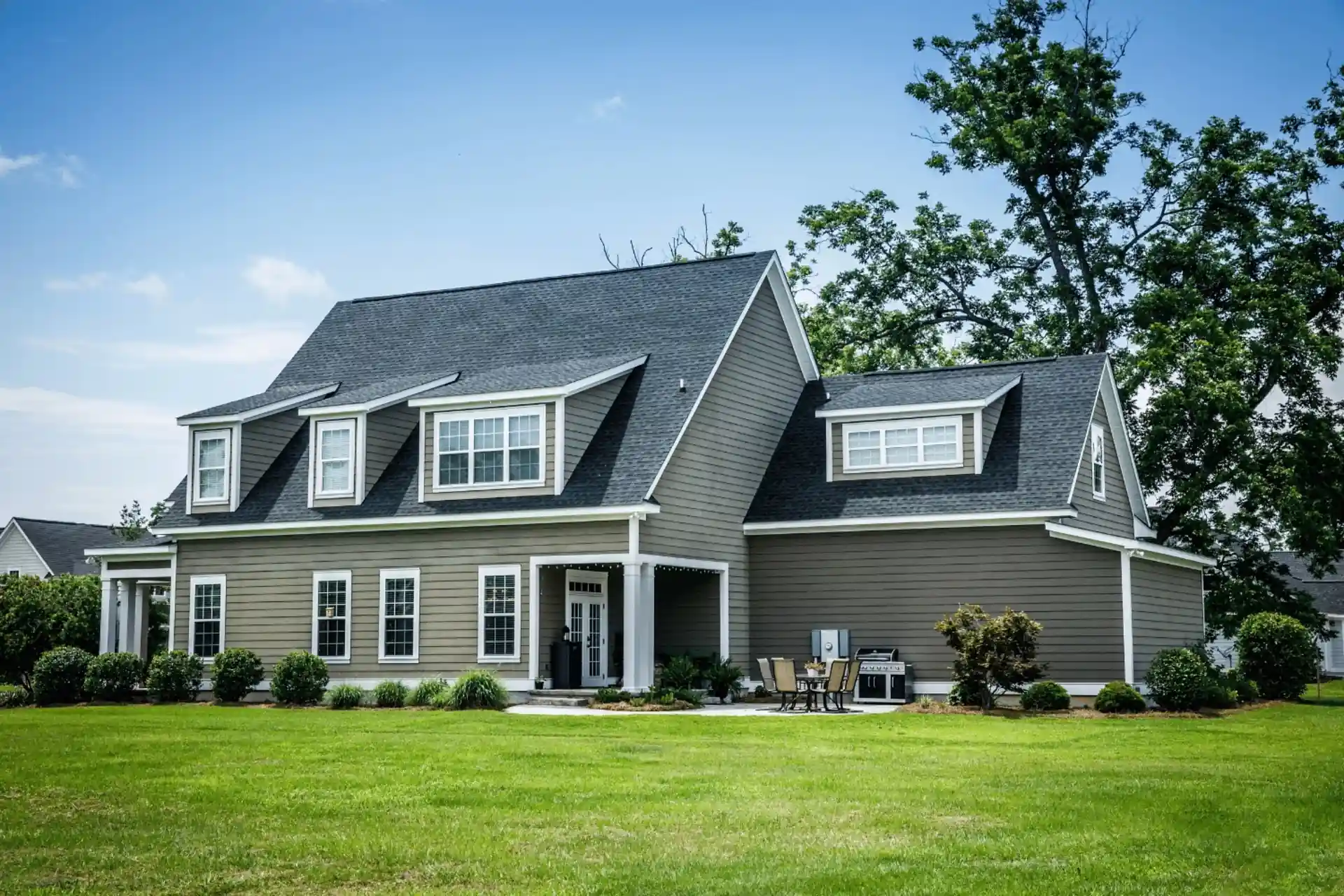 Manny's Roofing LLC